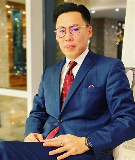 Erch Mn Ж Алтаншагай Найз охиноо хүүхэдтэй нь хаячихсан залуу харж байвал нэг л юм хэлье