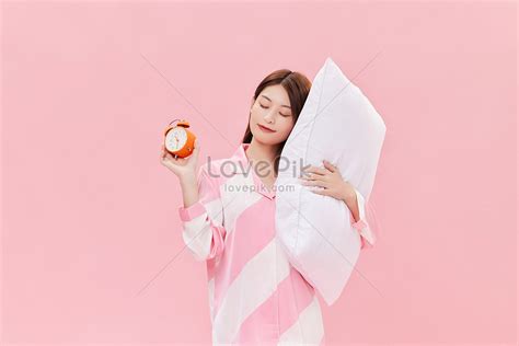 잠옷에 어린 소녀 사진 무료 다운로드 Lovepik