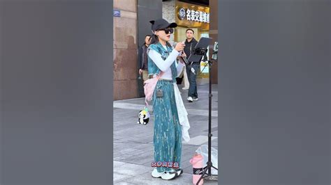 自由自在 演唱 🐱萌小猫🎤¹⁰²⁴ 路人视角 凤凰传奇 嗨翻全场 后来遇见你 萌小猫 Youtube