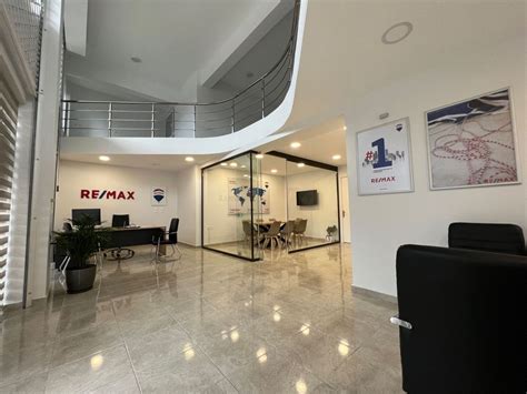 Μεσιτικό Γραφείο REMAX Property Center | Spitogatos