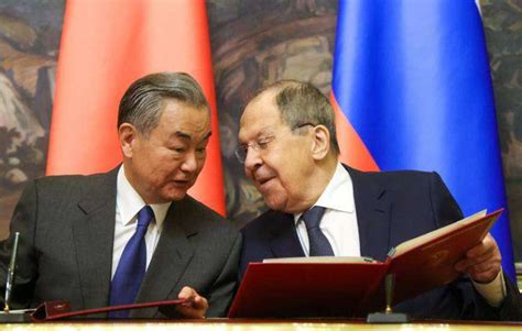 Глава МЗС Китаю зробив гучну заяву щодо війни в Україні Коментарі Україна