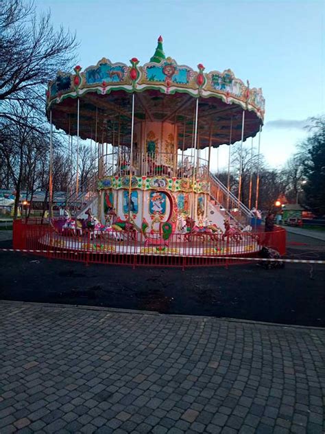 Карусель двухъярусная «Манеж Скачки купить аттракцион по цене производителя в Москве СуперПиар