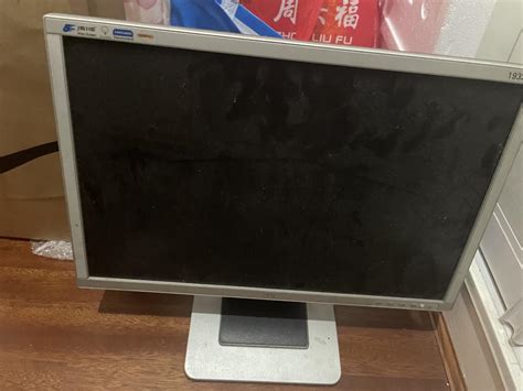 出售：二手aoc显示器 有电源线 但是没有显示器电脑的连接线 可以测试 屏幕是正常的 型号193sw 底座裂了 但是可以正常放 不好调节高度 大概就这样 需要的联系我自提 城南小区 不送货