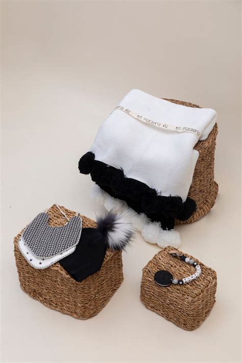 Kit Pompones Negro Y Blanco ⋆ Matatena Bebé