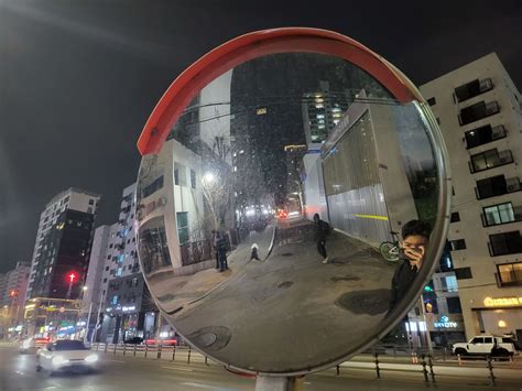 더러워진 도로반사경 누가 닦아야 하나요 Noon