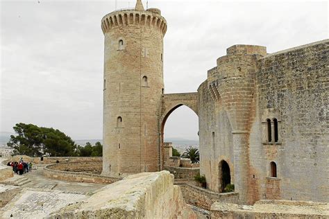 El Castell De Bellver Lemblema De Palma Fora Vila