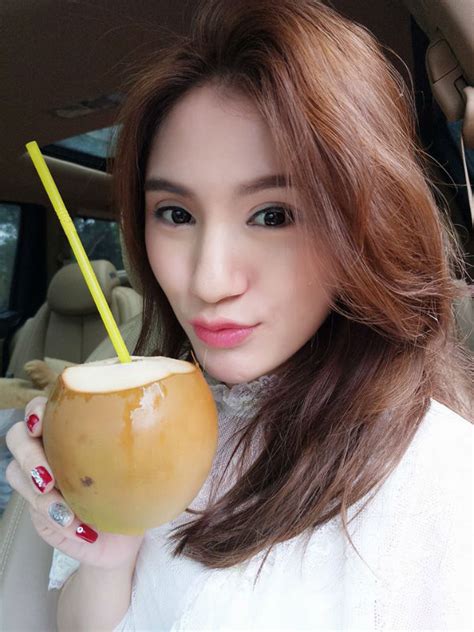 គ្រាន់តែស្បែកជើងរាប របស់គង់ ចាន់ស្រីមុំ មួយគូ តម្លៃទៅដល់ Khmerload