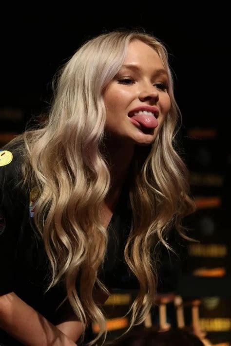 Natalie Alyn Lind Scrolller