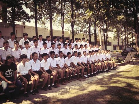 Showลาวให้สาวกริ๊ด แนะนำสมาชิก โชว์ลาวให้สาวกรี๊ด Band กันนิดนึงนะครับ นัท ร้องนำ ปอ