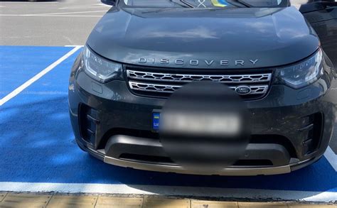 Патрульна поліція Києва перевірила хто паркується на місцях для осіб з інвалідністю ФОТО