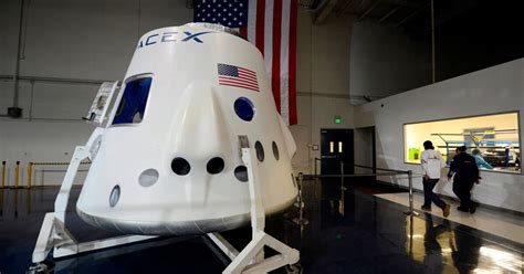 La Cápsula Dragon Se Desmonta Con éxito De La Eei Y Está De Vuelta A La