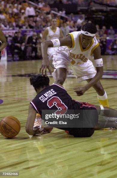 Michelle Snow Of Tennessee And Usha Gilmore Of Rutgers Chase After A News Photo Getty Images