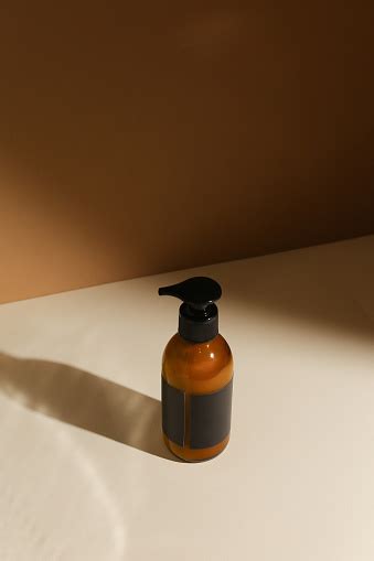 호박색 유리 디스펜서 병 분무기 및 보습제 크림 항아리 천연 화장품 포장 디자인 템플릿 브랜딩 0명에 대한 스톡 사진 및 기타 이미지 Istock