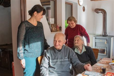 Кметът на Община Георги Дамяново Нина Петкова поздрави най дългогодишното семейство снимки