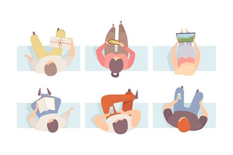 의자에 앉아 있는 사람들의 위에서 본 모습 앉아서 책을 읽고 휴식을 취하고 먹고 스마트폰 플랫 벡터 일러스트레이션을 사용한다 Brand Name Smart Phone에 대한