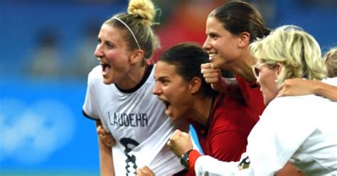 독일 여자축구 전차군단 올림픽 무대 첫 제패