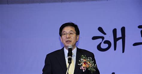 강석우 국무총리실 정책홍보기획관 통영서 출판기념회