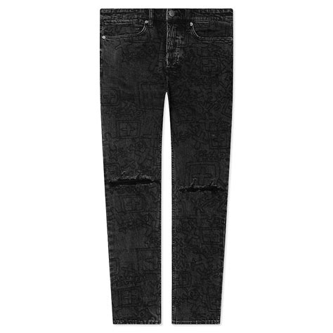 Van Winkle Stencil Black Feature