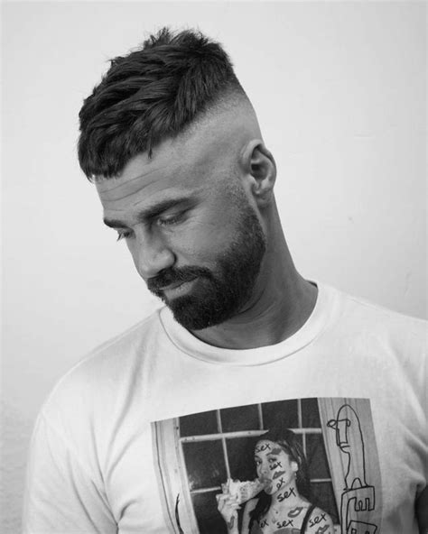 На данном изображении может находиться 1 человек борода