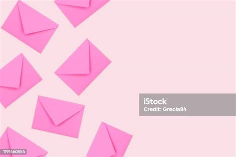파스텔 배경에 분홍색 봉투의 상단보기 텍스트에 배치합니다 0명에 대한 스톡 사진 및 기타 이미지 0명 개념 공란 Istock