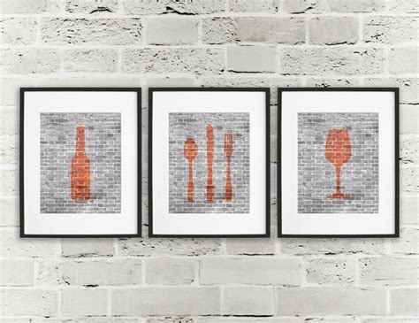 Столовые приборы на стене: декор кухни