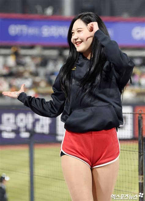 유세리 치어리더 찡긋 윙크 엑 s HD포토