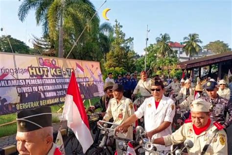 Komunitas Sepeda Onthel Meriahkan HUT Proklamasi Gubernur Tentara ALRI ANTARA News