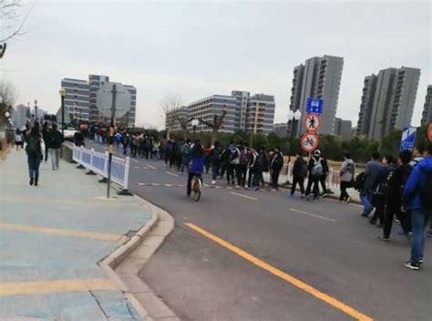 We Want U 来自高架桥的告白