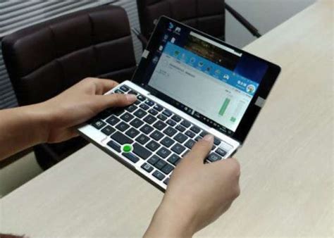 gpd pocket laptop prototype unveiled video geeky gadgets