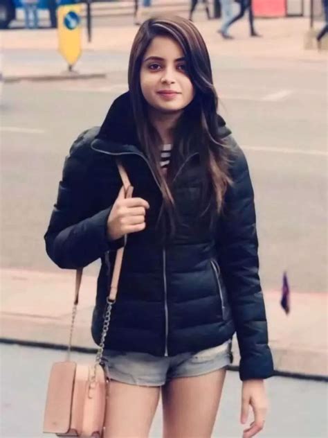 ना दोस्ती यारी ना सोशल मीडिया गरिमा 2 बार Upsc पास बनीं Ips से Ias Times Now Navbharat