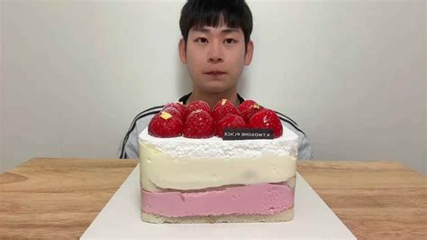 Asmr 투썸 딸기 우유 생크림 케이크 투썸플레이스 딸기 케이크 먹방 Dessert Strawberry Cake Mukbang Youtube