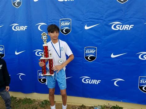 Pin By Cida Fitness On Gabriel Moore Surfing Man Save