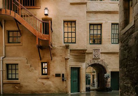 Tie The Knot Scotland Riddles Court