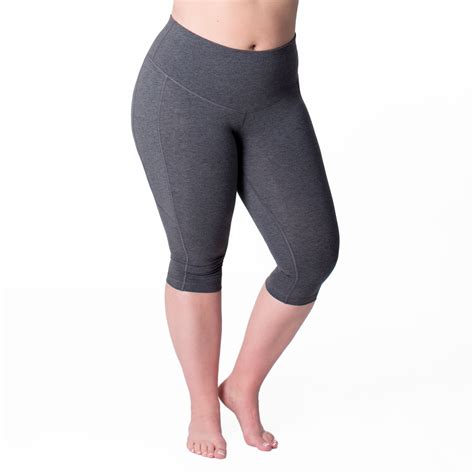 Rainbeau Curves Basic Compression Cropped Capri Legging Womens Plus