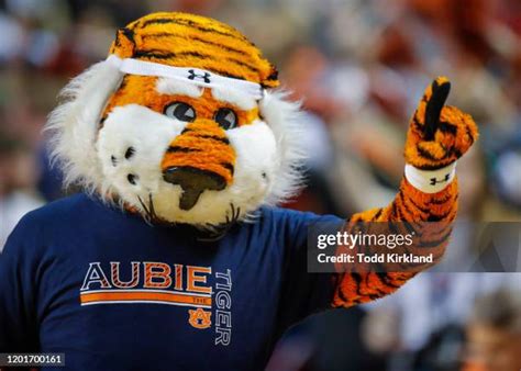 Aubie Mascot Photos And Premium High Res Pictures Getty Images