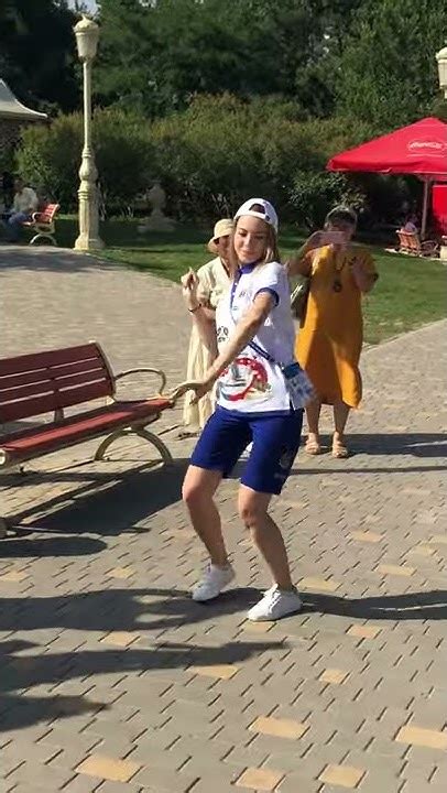 بنت روسية ترقص بلدي عندما احتل المصريون روسيا Youtube