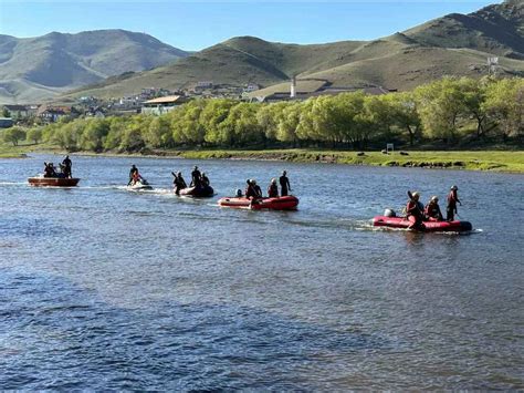 Ерөө” голын усанд живж байсан хоёр хүүхдийг аварсан залуу өөрөө энджээ
