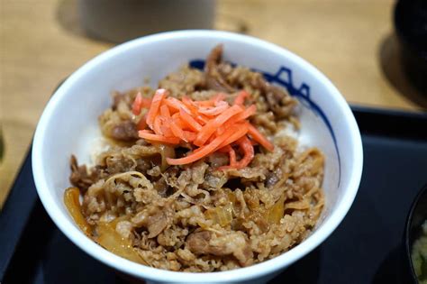 所得低い人ほど牛丼チェーンで店員にごちそうさまと言う SNSで拡散の説著名人が相次ぎ反論 J CAST ニュース