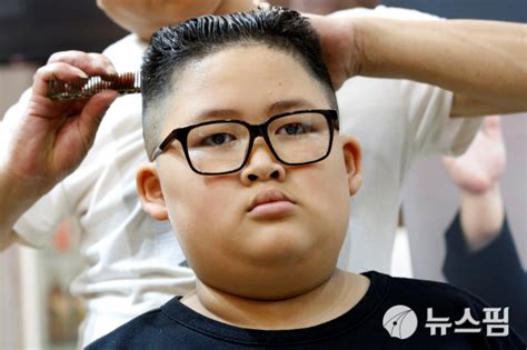 사진 ‘김정은 헤어스타일로 해주세요닮은꼴 베트남 어린이