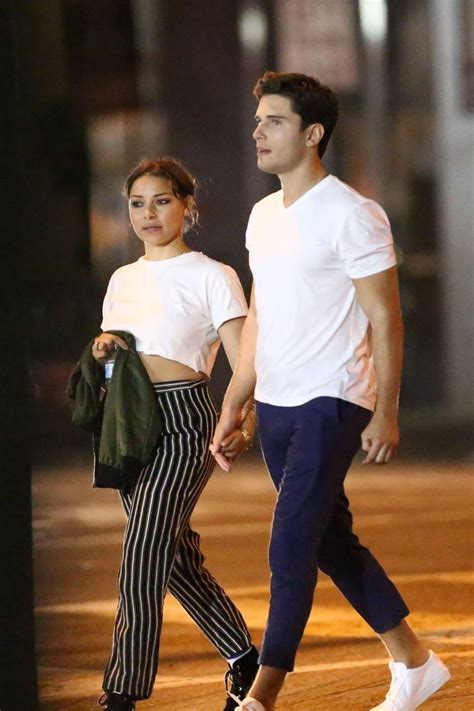 Jessica Parker Kennedy E Selena Gomez Jessica Parker Kennedy Ageless