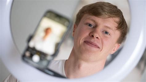 „in Germany We Don‘t Say “ Influencer Macht Sich über Deutsche Sitten