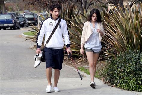 Resmi Berpacaran Dengan Benny Blanco, Ini Deretan Pria yang Pernah Mengisi Hati Selena Gomez ...
