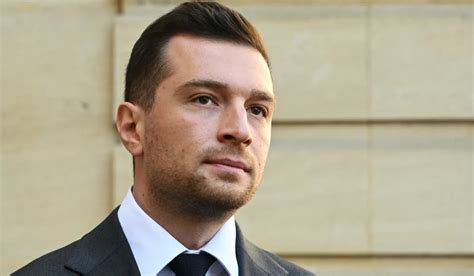 Le Fond De Laffaire Jordan Bardella Réagit à Lincarcération De