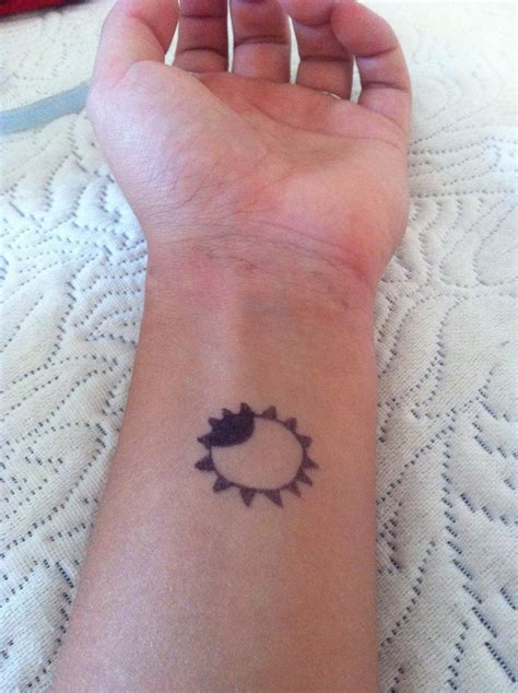 Pin By Camilla On Tatoo De Eclipse Eclipse Tattoo Tattoos Print Tattoos