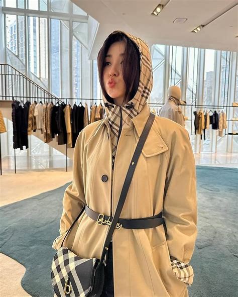 박하선의 감각적인 버버리 스타일링 클래식과 트렌디의 조화 Fashionnavi