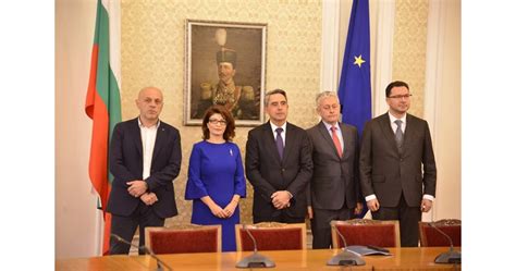 Борисов допуска и предсрочен вот а ГЕРБ кабинет на малцинството Обзор