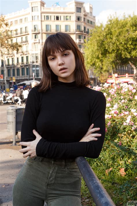 Lara Maiser Barcelona Cosmopolitan Zishy