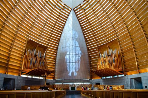 The History And Modern Architecture Of Oakland Cathedral