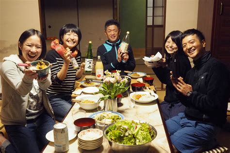 「だだいま〜！」「おかえり〜！」 家に帰ると、いつもの友達と素敵なお客さんと 小豆島カメラ