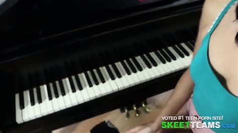 Nose Pierced Teen Slut Teases Eporner